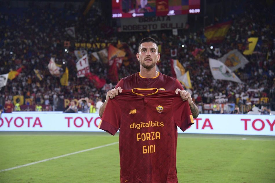 Social: Players celebrate Cremonese success! - AS Roma
