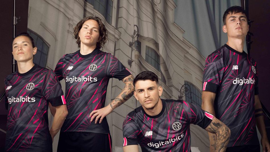 Gallery: First look at players in the new third kit! - AS Roma