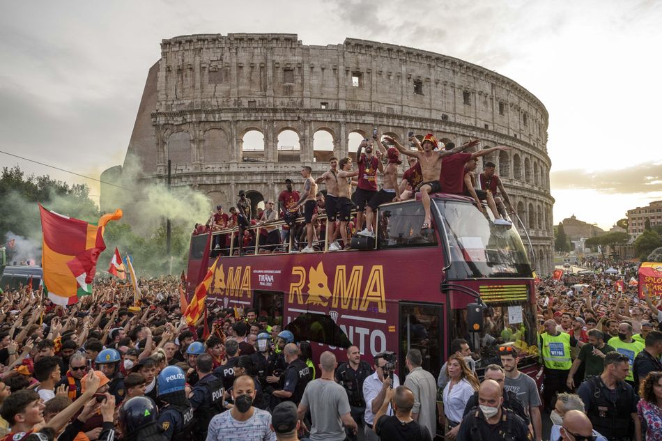 100 foto raccontano la festa giallorossa per le vie della Capitale - AS ...