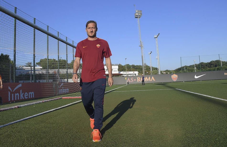 Watch: Footage from Totti's final training session - AS Roma