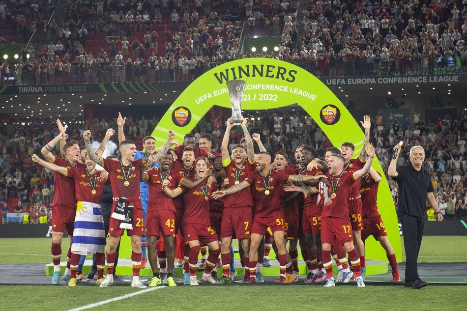 Gallery: Giallorossi lift first European trophy - AS Roma