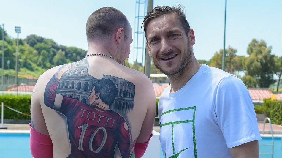 Tattooed Totti superfan meets his idol - AS Roma