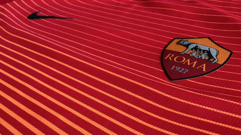 Hands-on with the new third kit - AS Roma