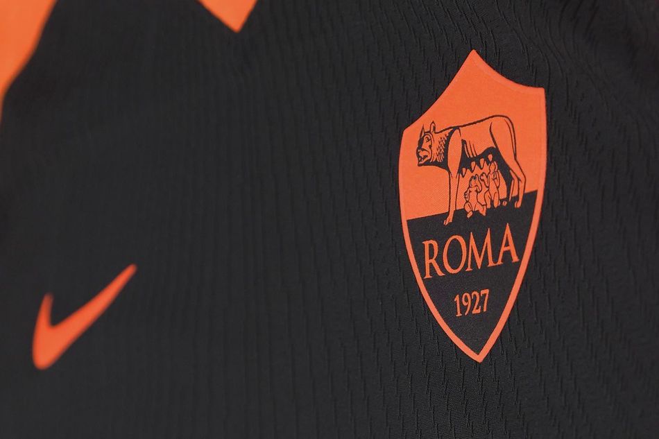 Gallery: Up close with the new third kit! - AS Roma