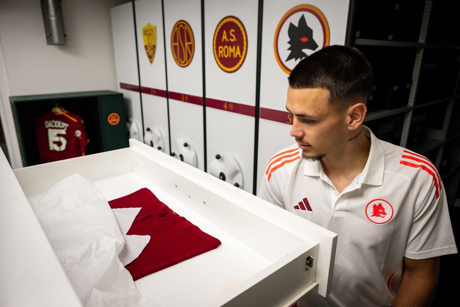 Gallery: Enzo Le Fée's first day in Rome! - AS Roma