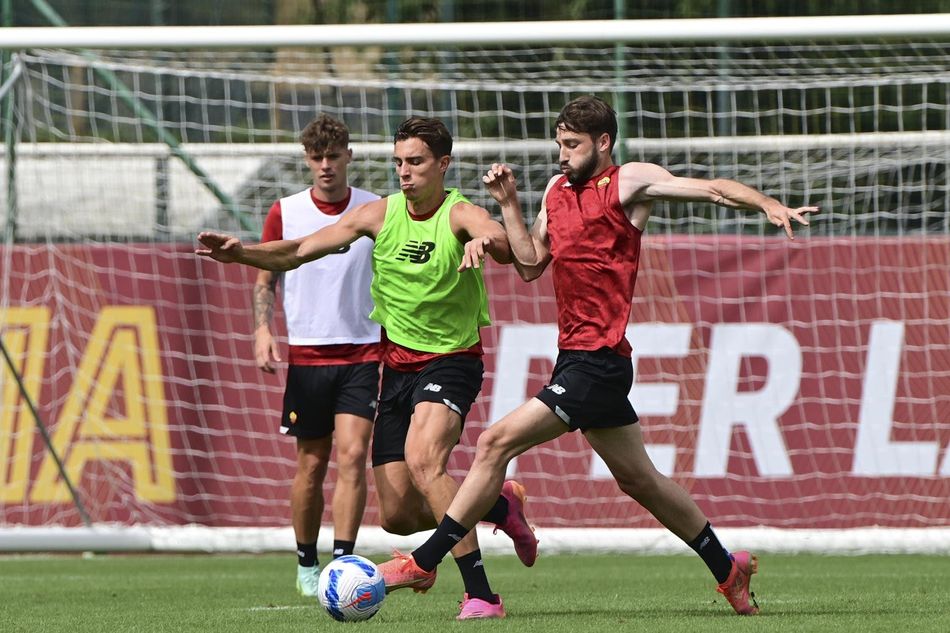 Gallery: Vina trains with teammates - AS Roma