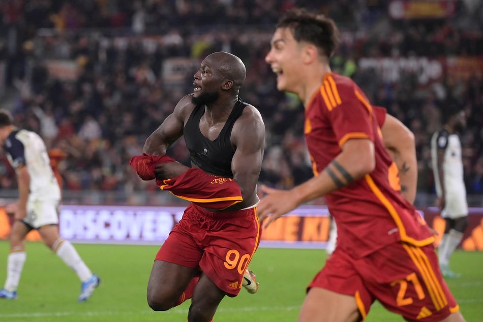 Gallery: Two late goals seals it! - AS Roma