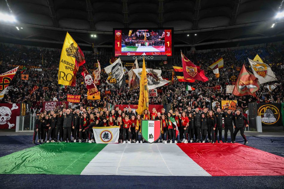 Roma Women: Italian champions celebrated at the Olimpico! - AS Roma