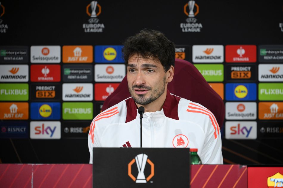 Mats Hummels in conferenza stampa prima di Roma-Eintracht Francoforte ...