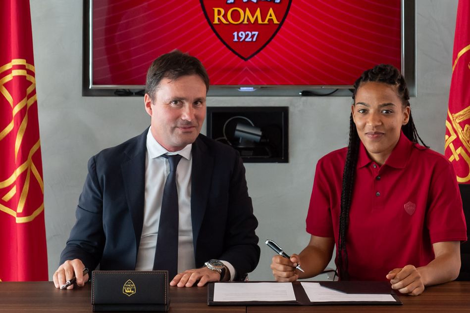 Eseosa Aigbogun signs for the Giallorosse! - AS Roma