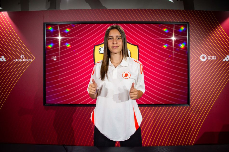Giulia Dragoni signs for Roma! - AS Roma
