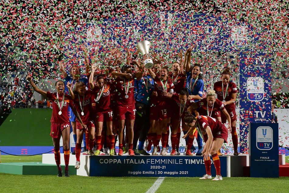 Gallery: Best photos from historic cup win! - AS Roma