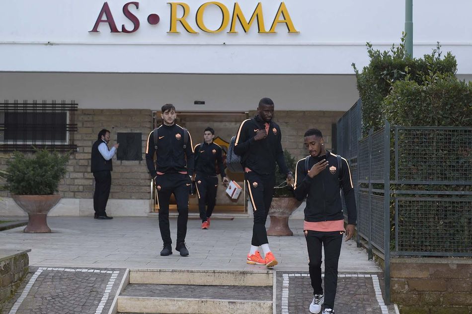 Gallery: Squad flies to Genoa ahead of Samp meeting - AS Roma