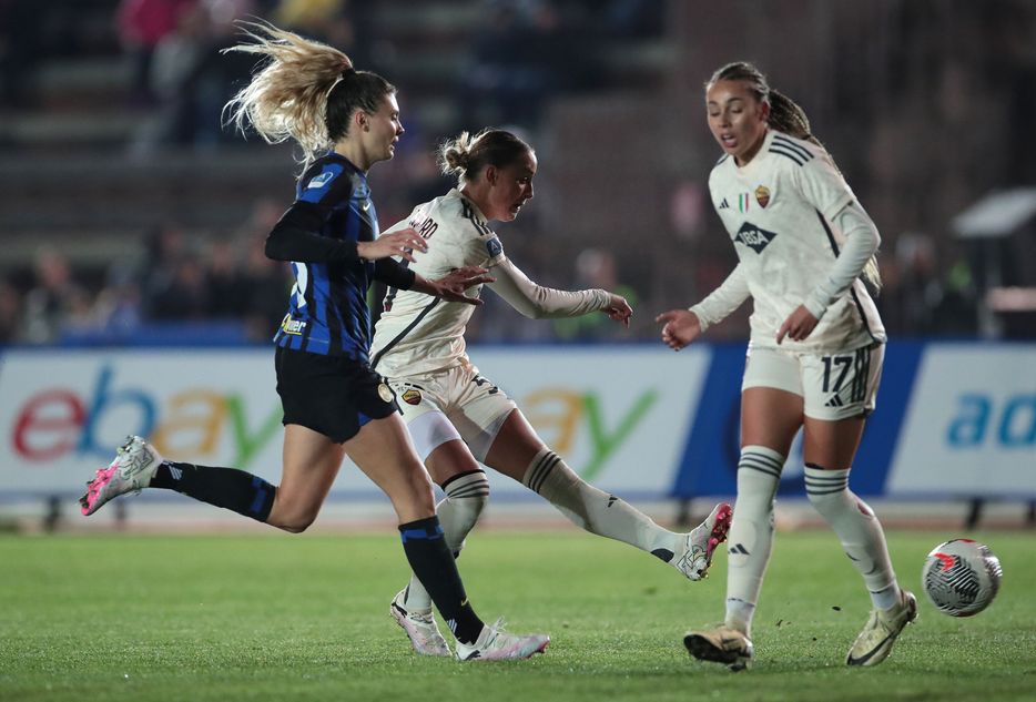 Inter Milan 1-2 Roma Women: Late goal seals second Scudetto Pool ...