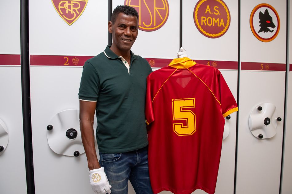 Gallery: Legend Aldair visits Trigoria! - AS Roma