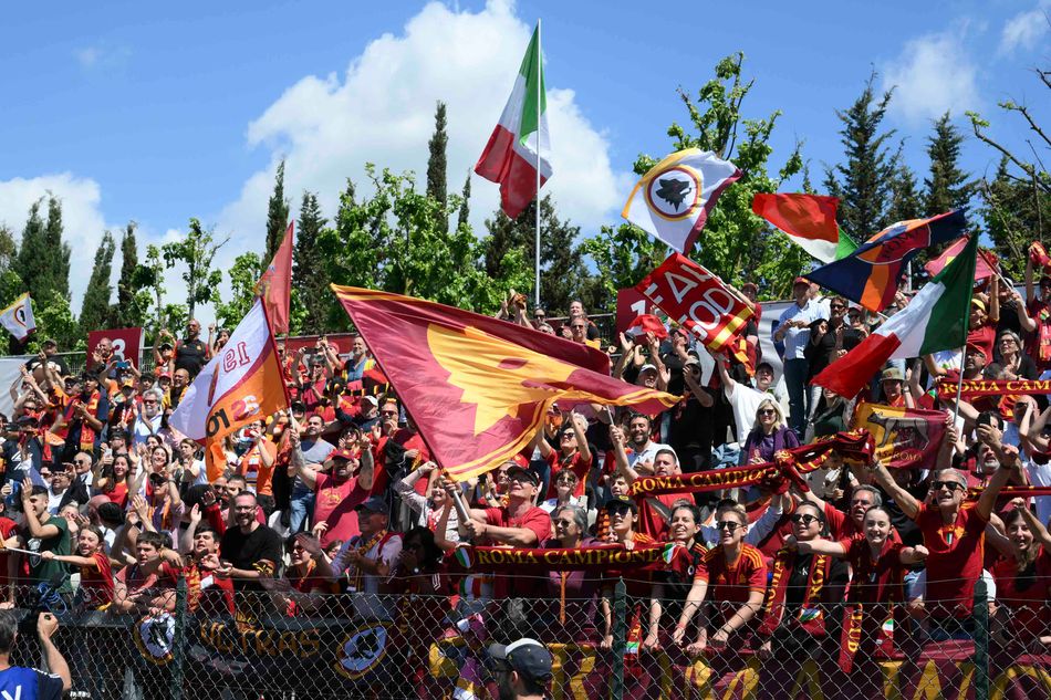Your love spurred us on to a historic double. Thank you, Roma fans ...