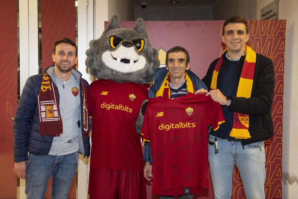 Romanisti da una vita: premiato il nonno vincitore - AS Roma