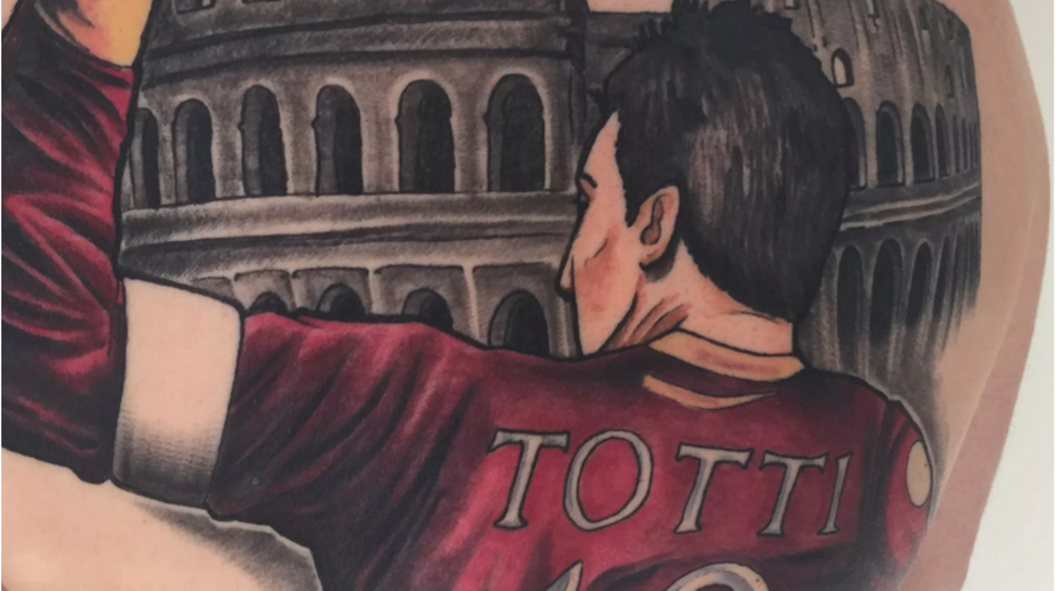 Mandateci le foto dei vostri tatuaggi dedicati alla Roma - AS Roma