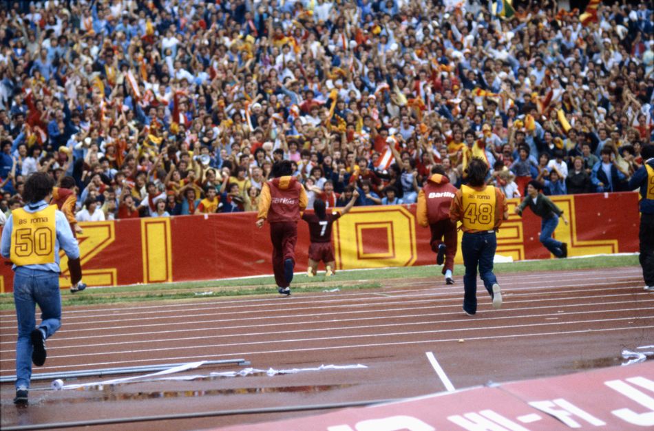 Great Celebrations: Bruno Conti under the Curva Sud! - AS Roma
