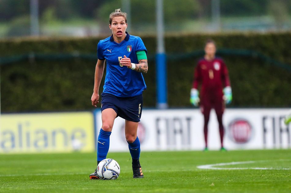 Elena Linari shows her support for Malika Chalhy - AS Roma