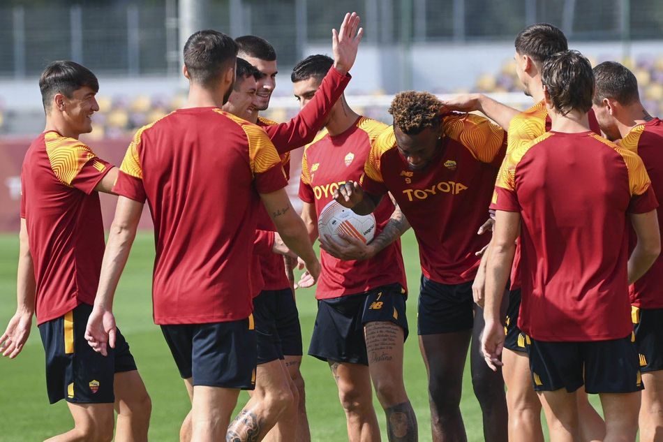 Gallery: Training complete as squad heads to Seville - AS Roma