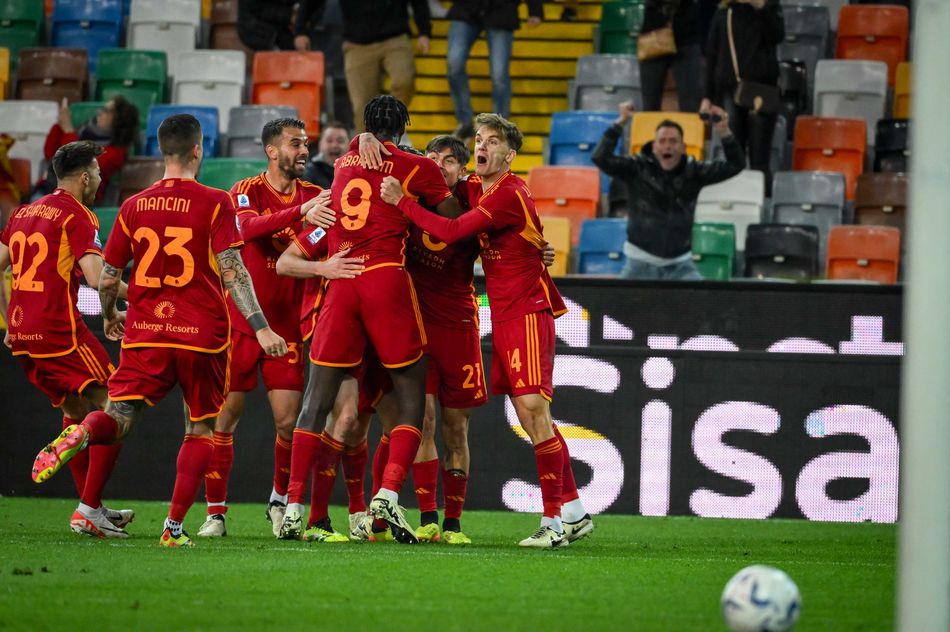 Gallery: Late goal seals all three points! - AS Roma