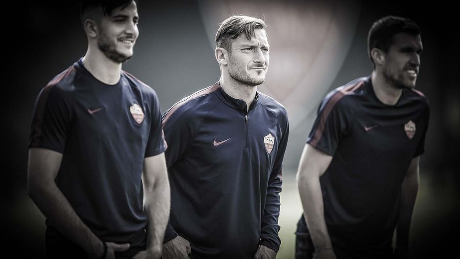 Totti answers fan questions at birthday party - AS Roma
