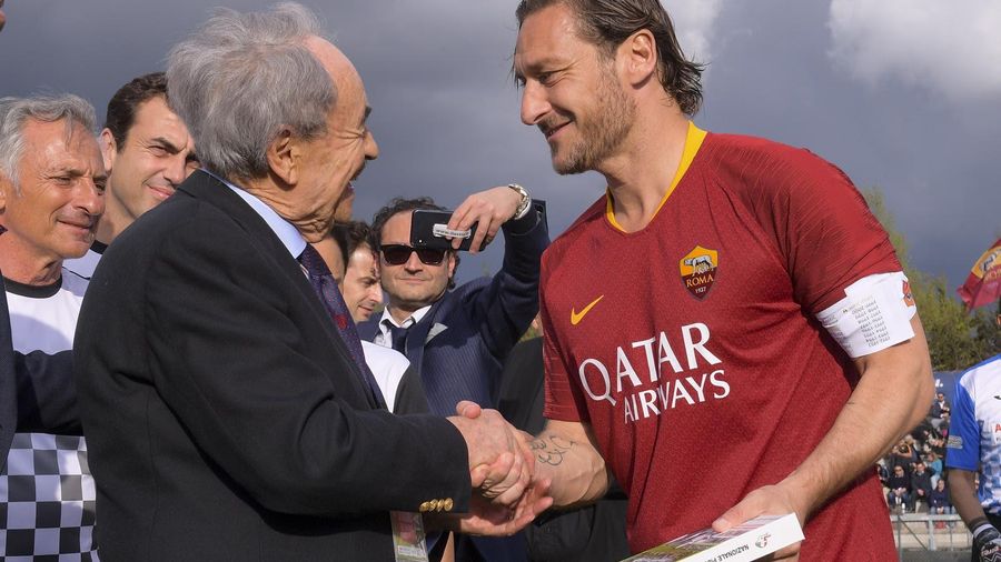 Gallery: Roma Legends face racing drivers in special friendly - AS Roma
