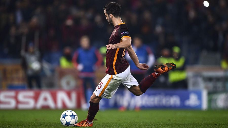 Roma Skills: Miralem Pjanic shows us how he became a free-kick expert ...