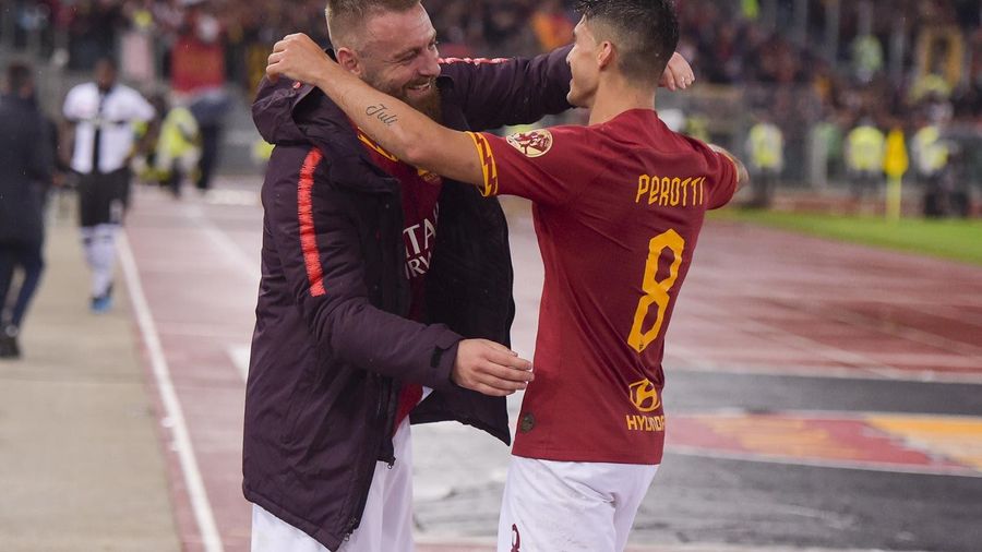Gallery: 25 best images from an emotional victory - AS Roma