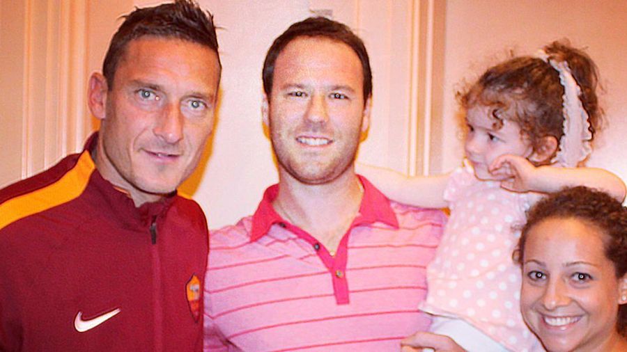 We want to see your pictures with Totti - AS Roma