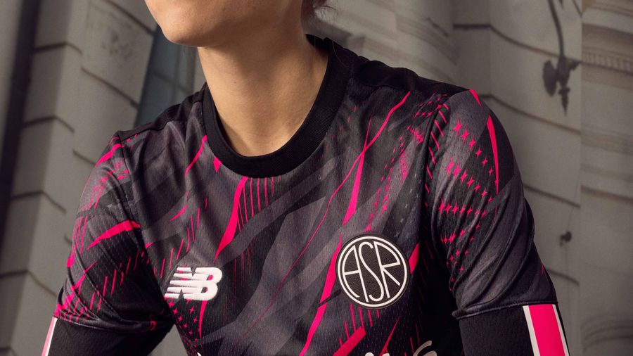 Gallery: First look at players in the new third kit! - AS Roma