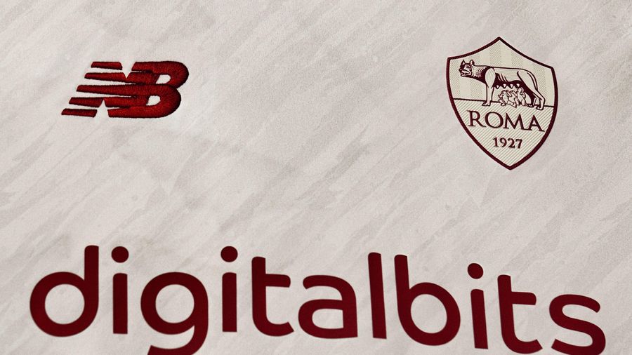 Gallery: A closer look at the new kit! - AS Roma