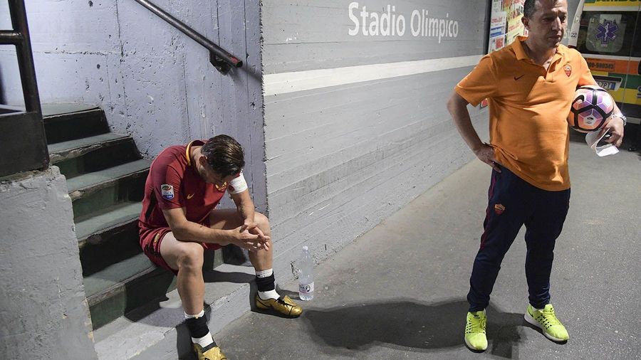 Exclusive: 13 Heartbreaking photos of Totti before final goodbye - AS Roma