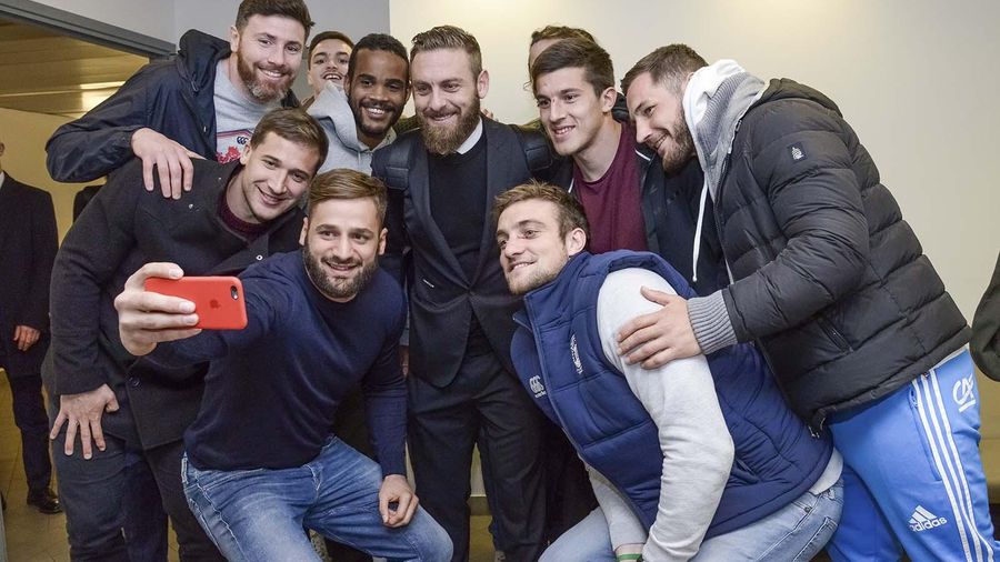 In Pictures: Italy's rugby team meet Roma stars - AS Roma