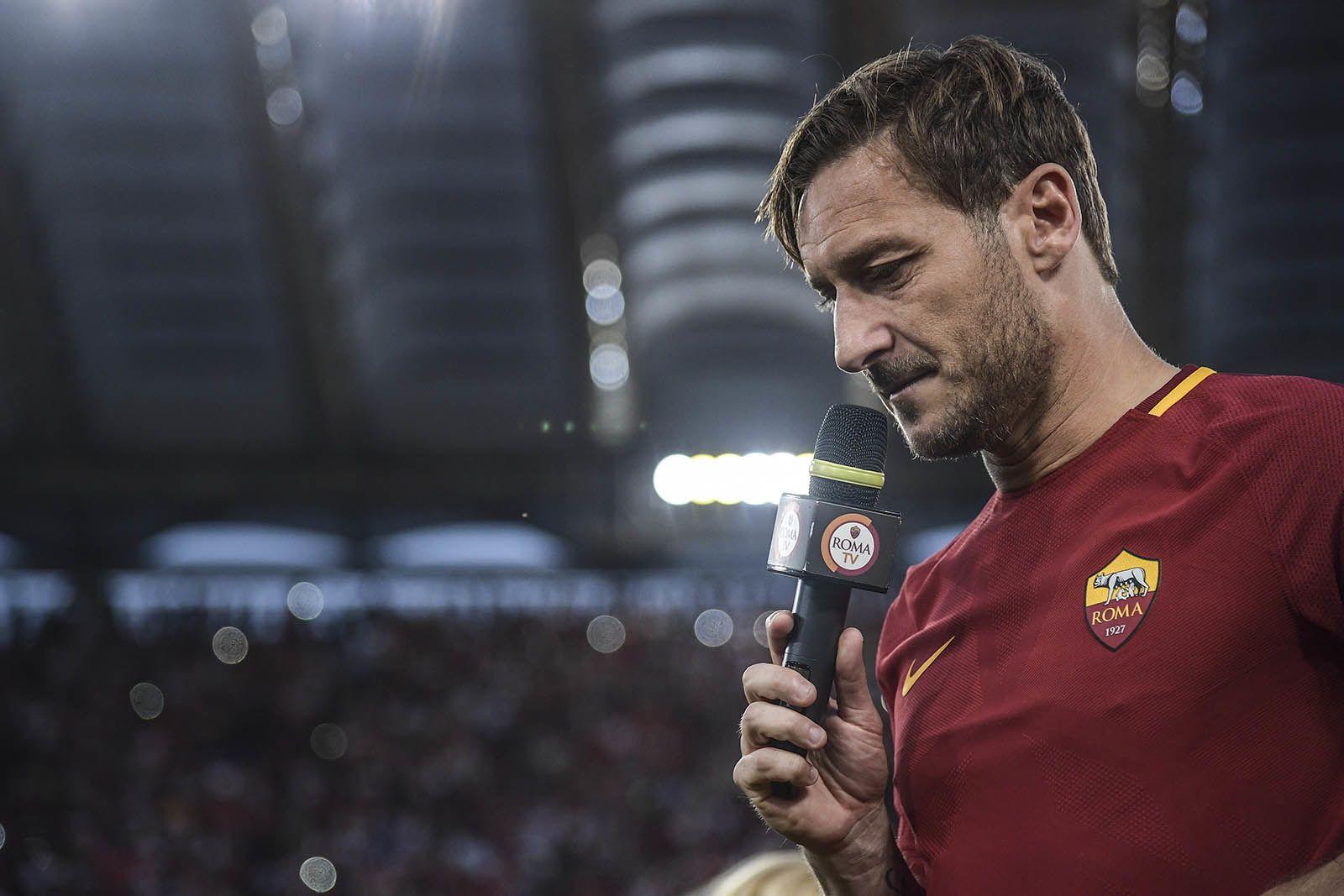 Looking back: A collection of fan memories of Totti's farewell - AS Roma