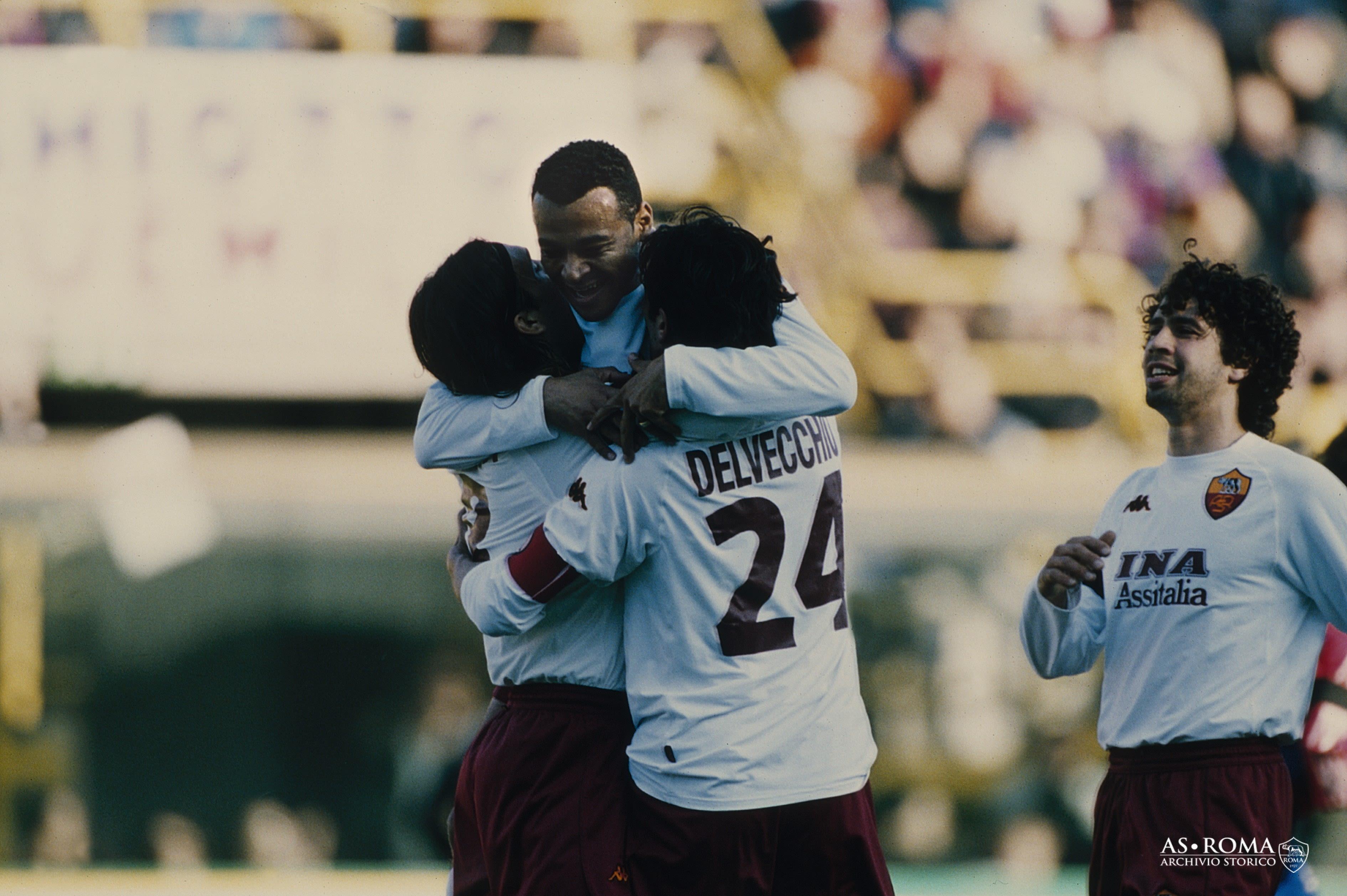 20 for 20 Years: Great photos from the 2000-01 campaign - AS Roma