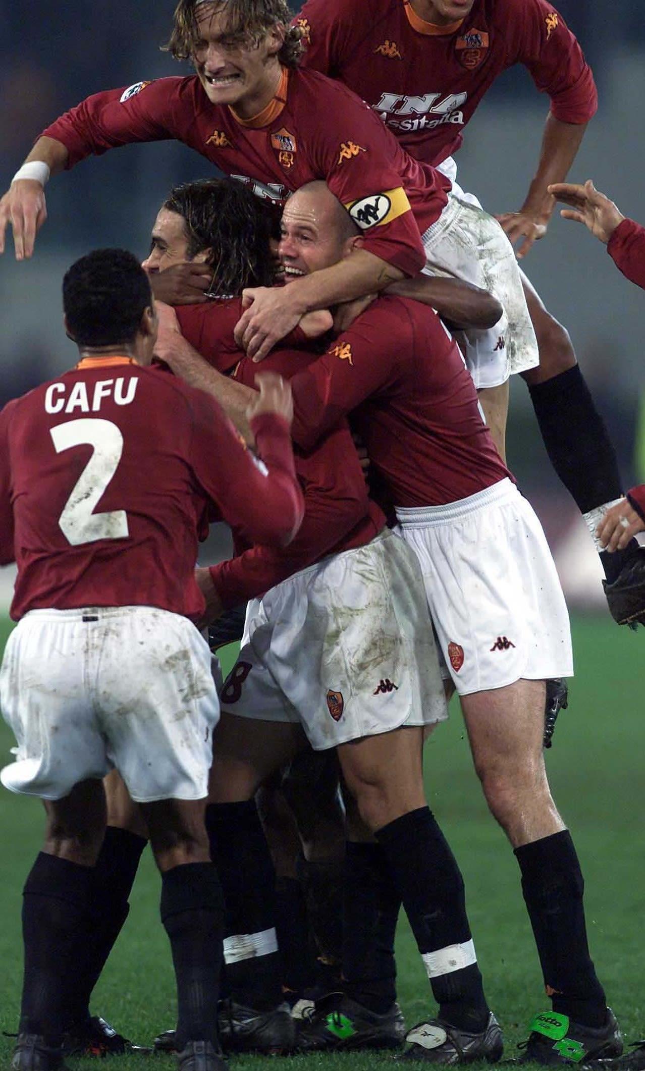 20 for 20 Years: Great photos from the 2000-01 campaign - AS Roma